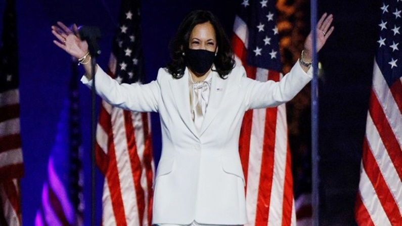 Kamala Harris wears white suit first speech US vice presidentUS ...